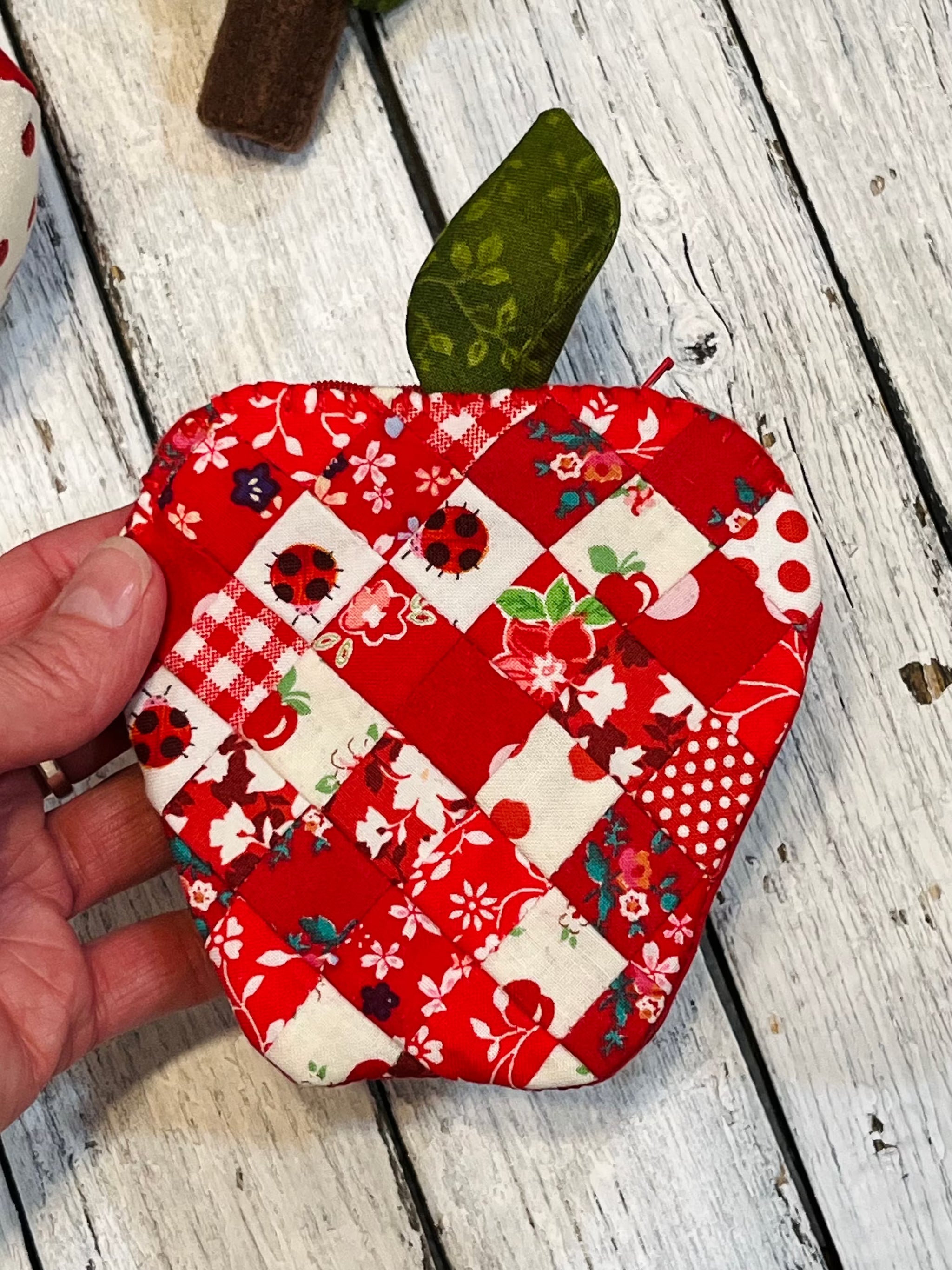 Apple Needle Book | Kit with Pattern – berrybirdy.com