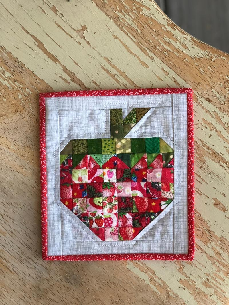 Strawberry Petite Patchwork Quilt | PDF Pattern – berrybirdy.com